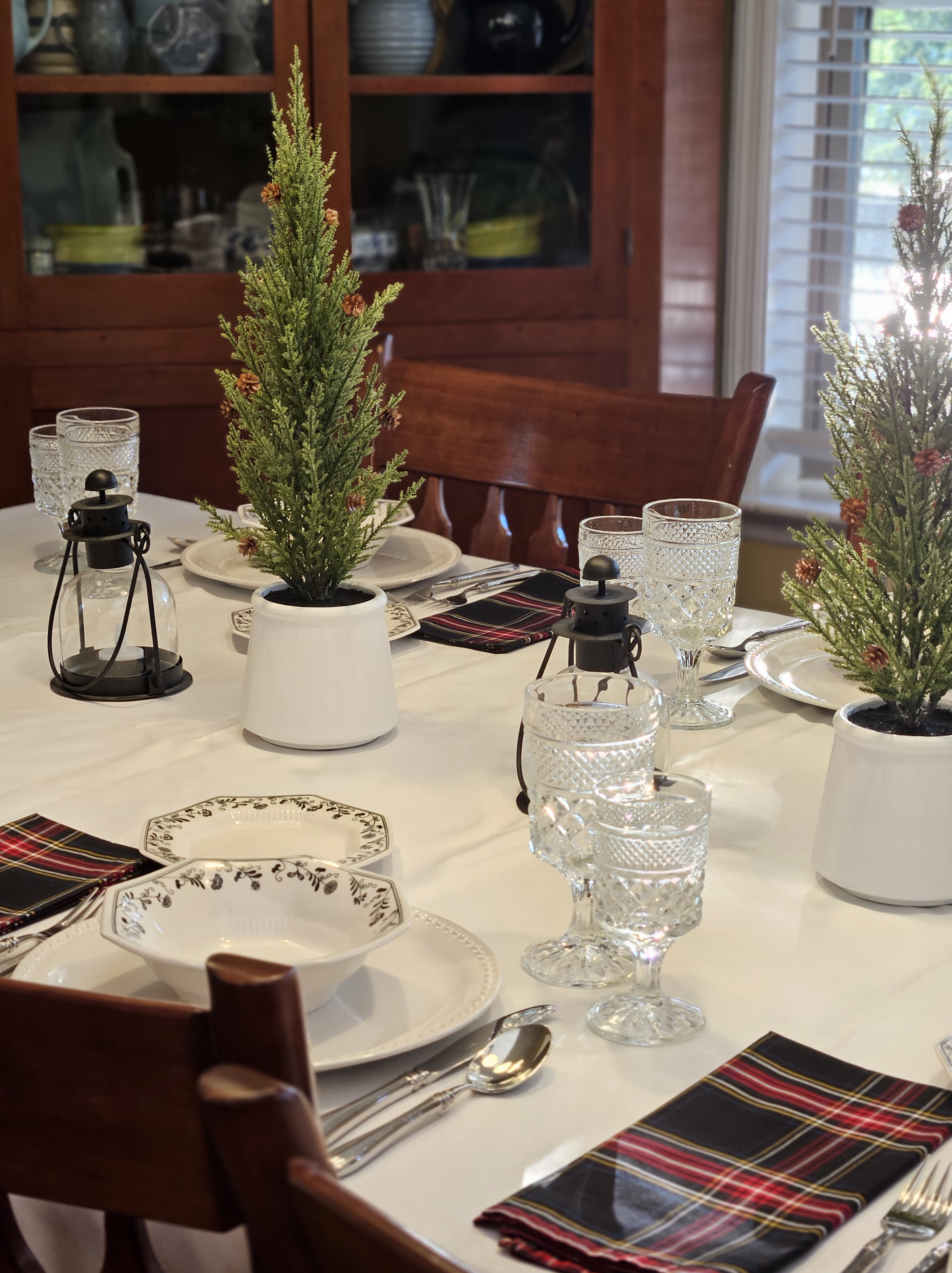 Minimalist Christmas – Cathy At Home on the River